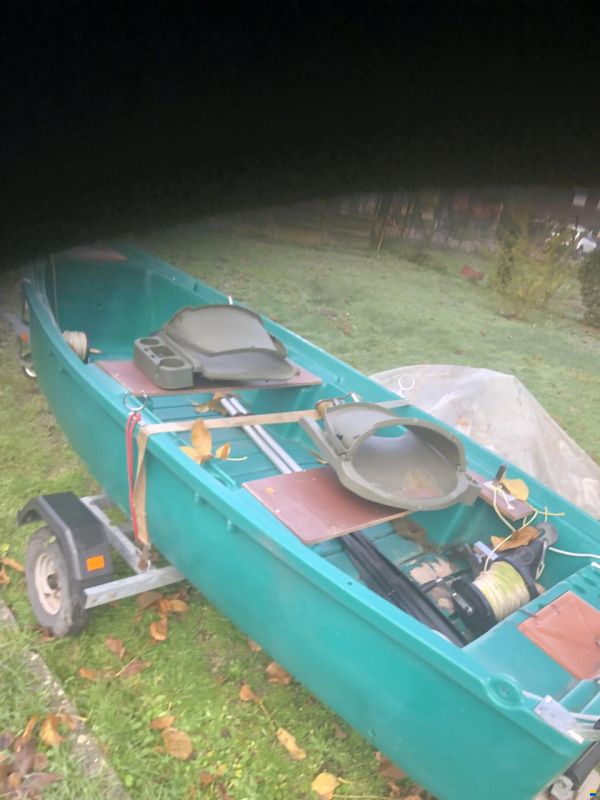 2010 Ravir pêche avec rames et moteur electri, EUR 1.600,-