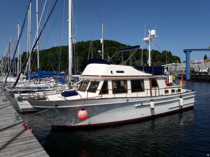 1980 CHB Yachts Trawler 42, 118 000