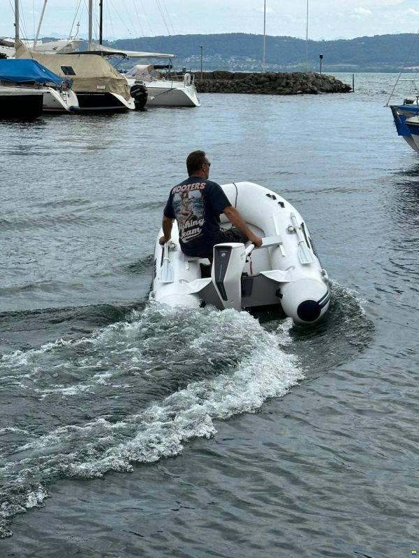 2023 Quicksilver Inflatables Airdeck 300 + moteur électrique Avator ...