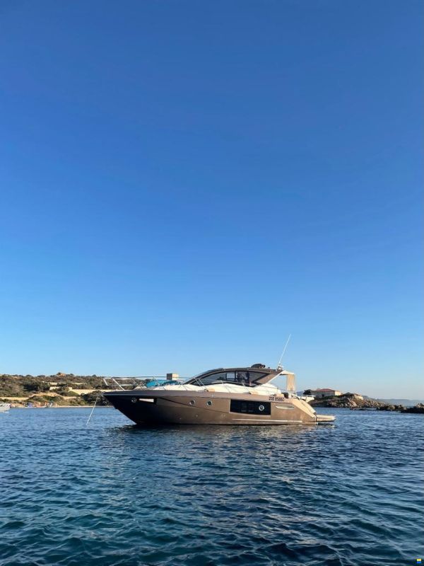 2017 Cranchi M44, EUR 450.000,-