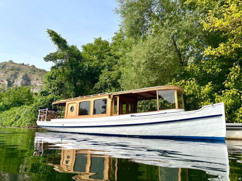 1910 Salonboat to sell