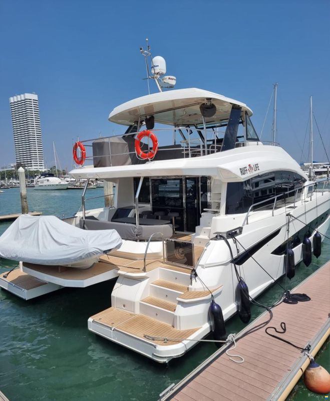 2022 AQUILA 54' Power Cat, USD 2.695.000,-