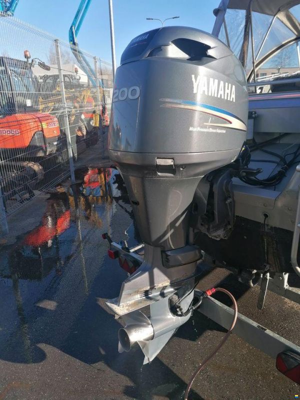 2005 Yamaha 200 HP HPDI, 5 300