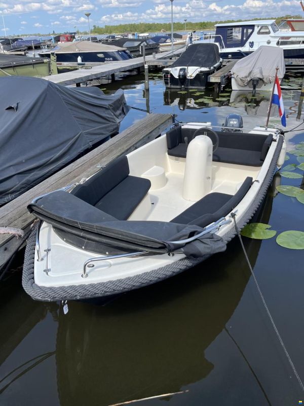 2017 Freedom 420 lounge, EUR 9.200,-