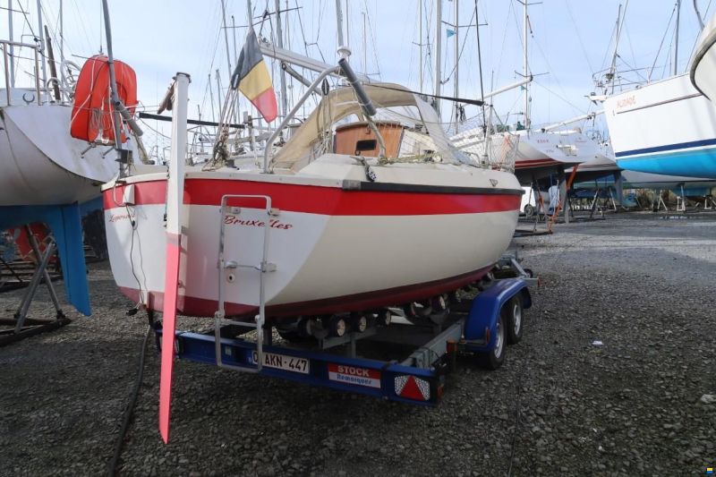 1989 Etap 22i, 8 000