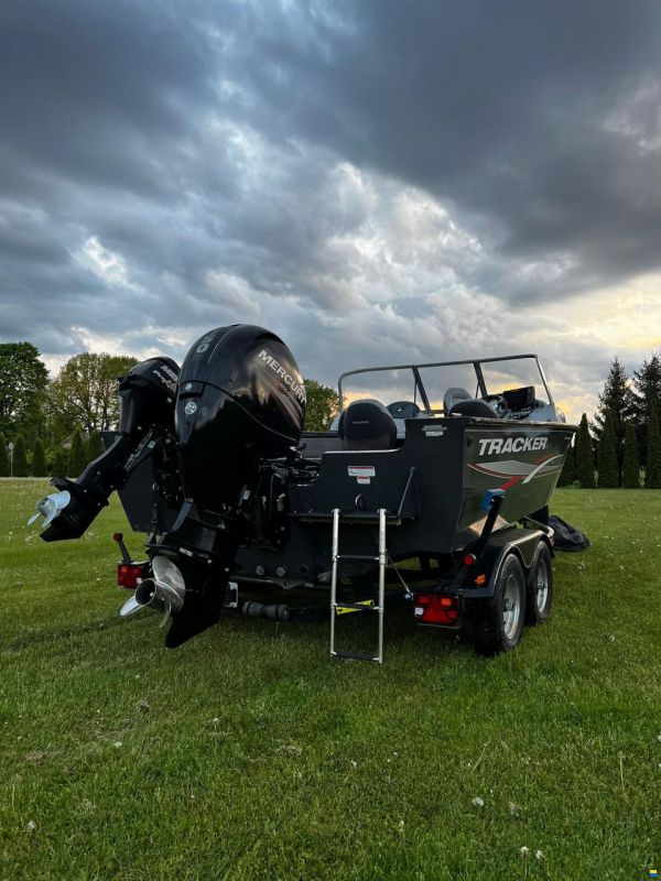 2013 Tracker V18, EUR 35.000,-