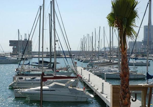 Alquiler amarre 12x4 en Marina Badalona, 380 EUR