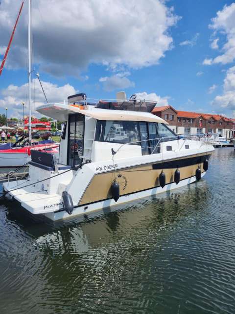 Houseboat for Sale – Browse Floating Homes on Boat24