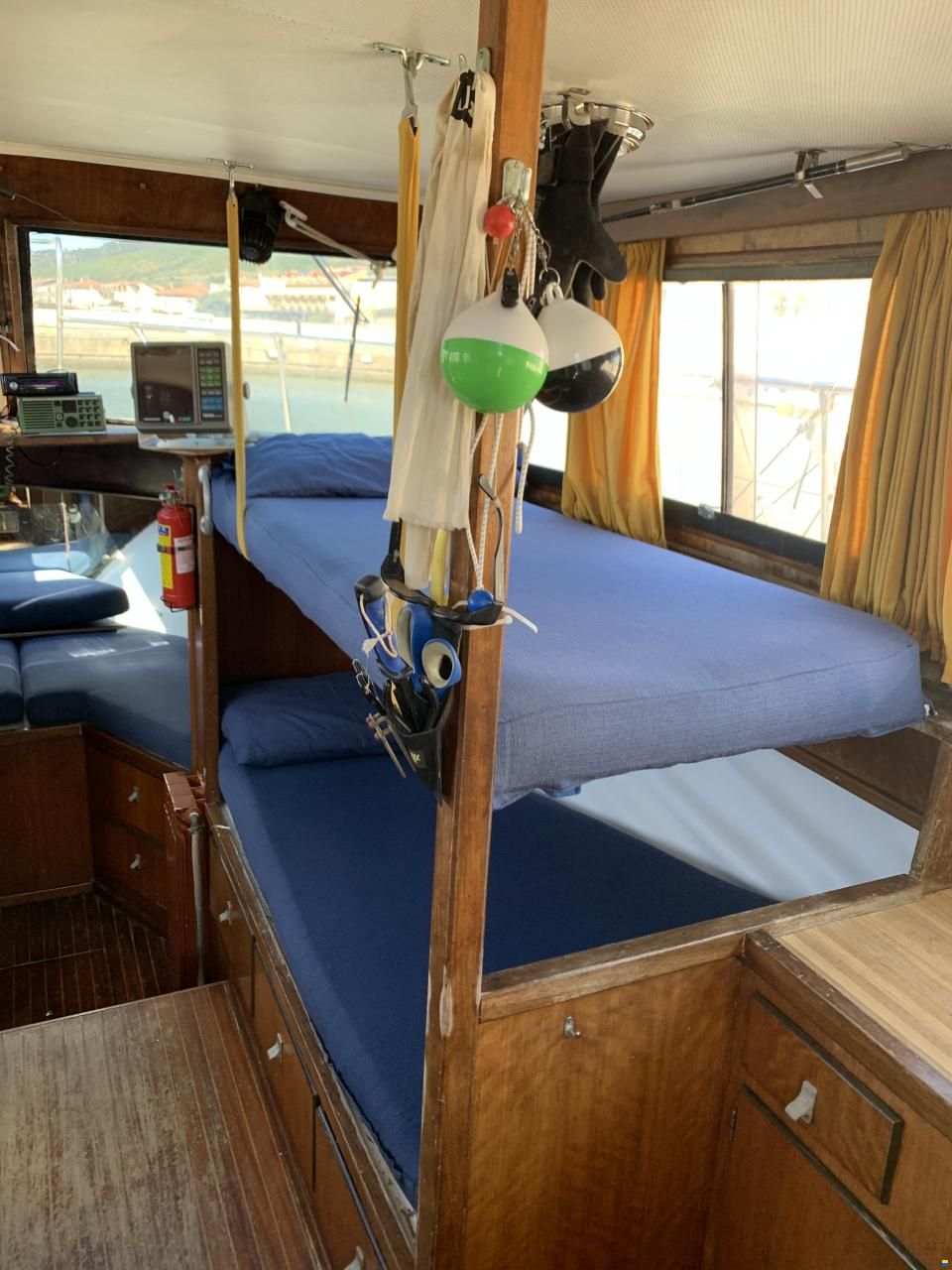 1974 Hatteras 31 Sport Cruiser, 33 000