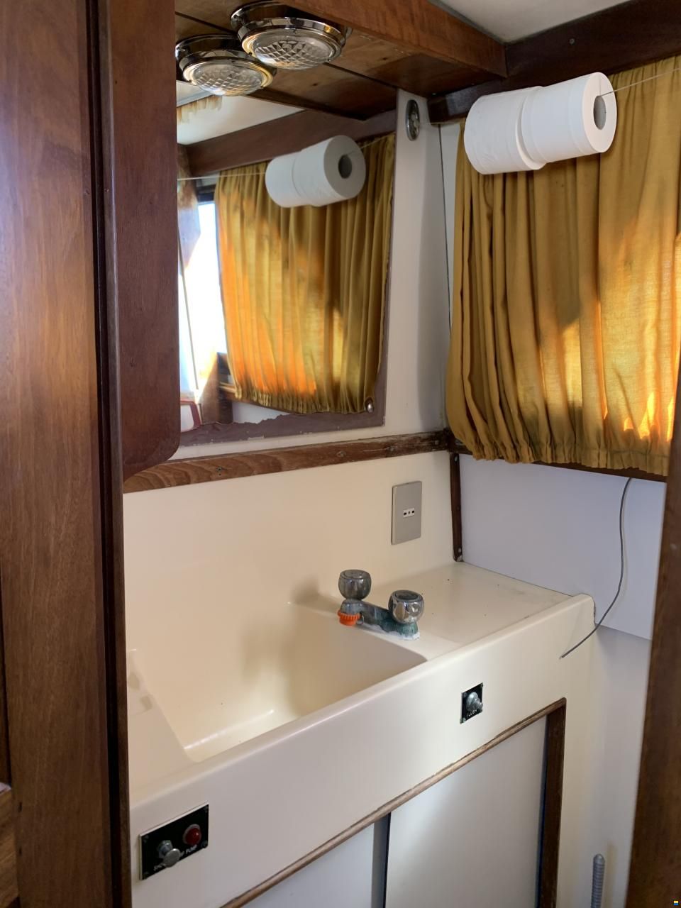 1974 Hatteras 31 Sport Cruiser, 33 000