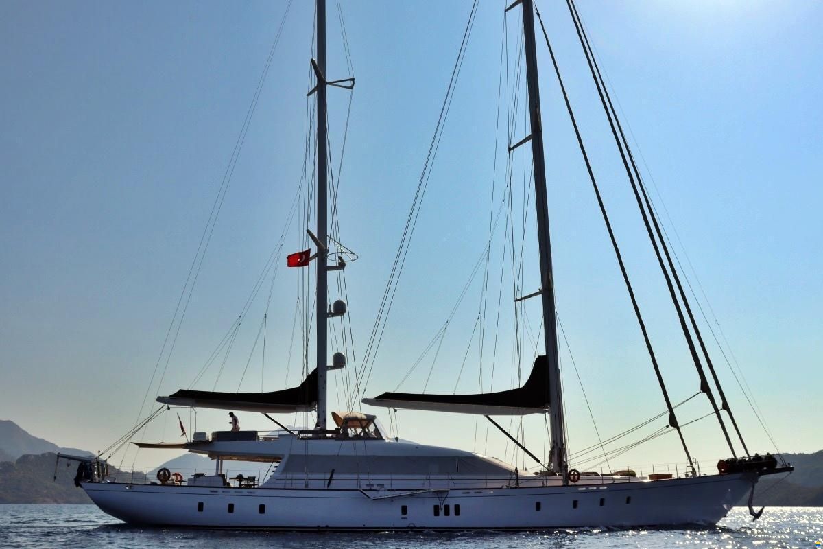 2011 Custom Mirror Yacht Shipyard Built 35 me, EUR 2.890.000,-