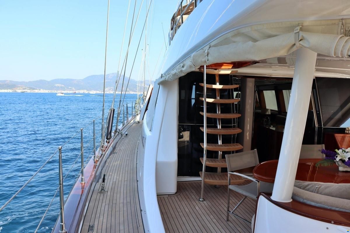 2011 Custom Mirror Yacht Shipyard Built 35 me, EUR 2.890.000,-