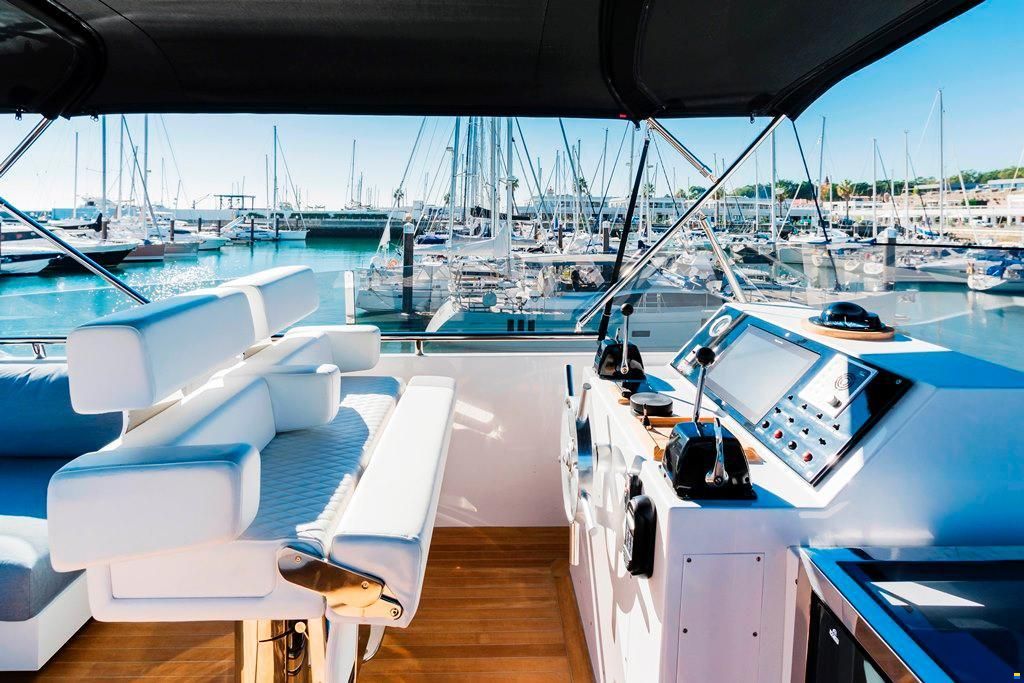 1987 Falcon 82, EUR 990.000,-