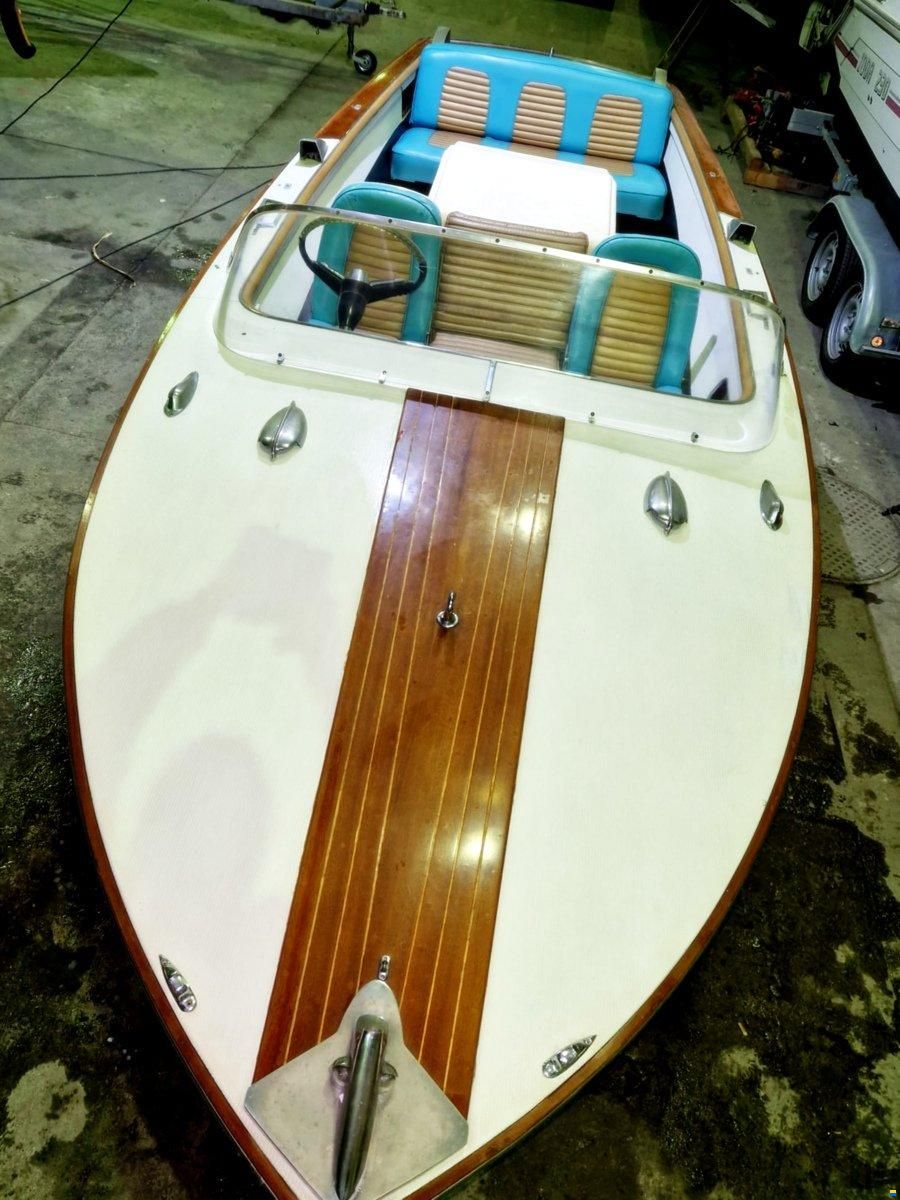 Chris Craft Holiday 20' V8 to sell