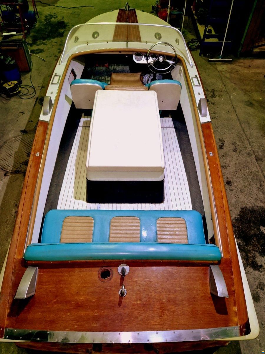 Chris Craft Holiday 20' V8 to sell