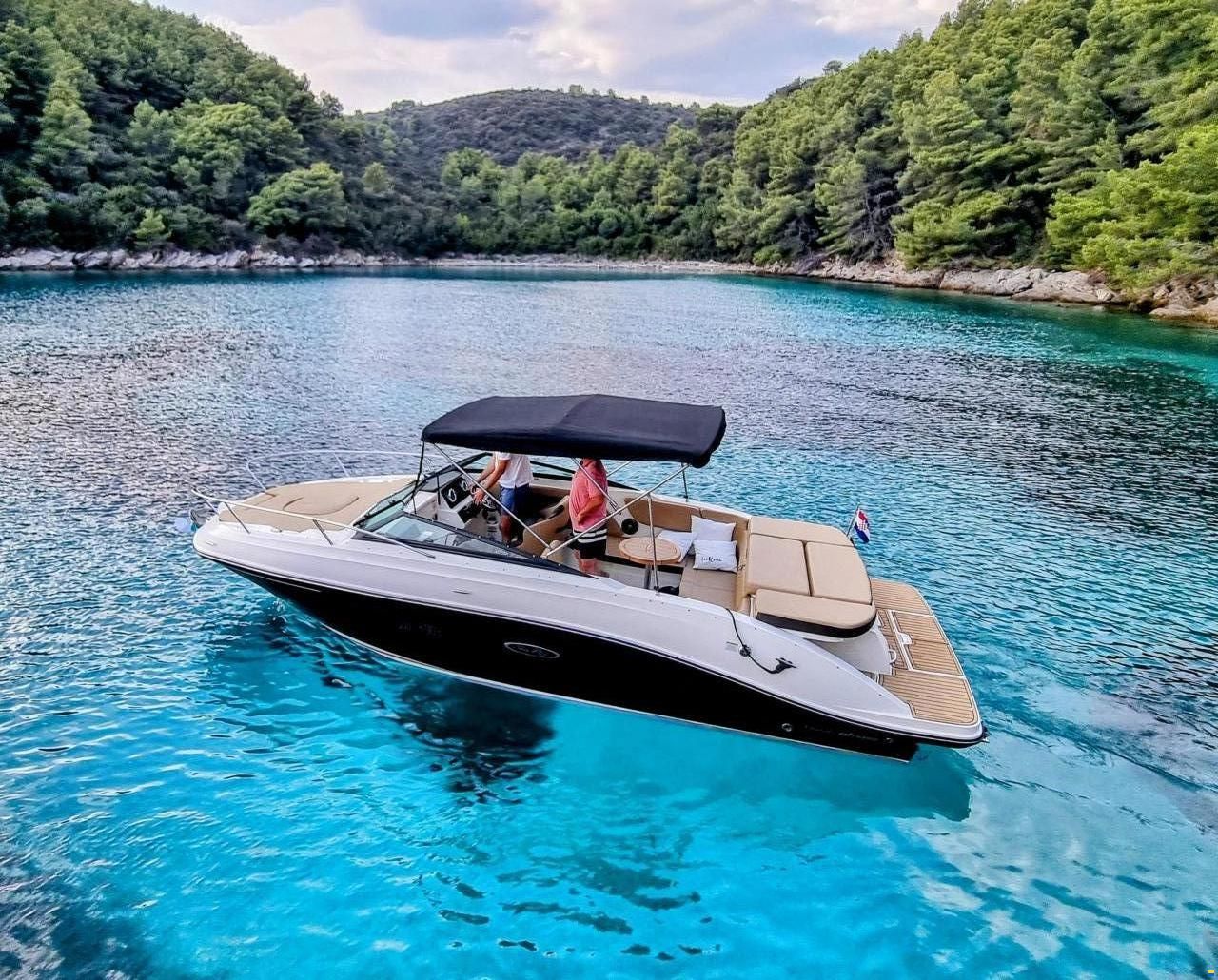 2021 Sea Ray 230 SSE Sunsport, 87 900