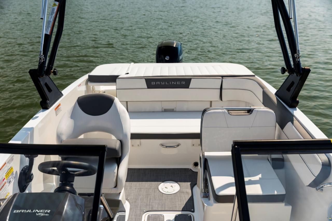 Bayliner VR5 BOWRIDER OB, EUR 56.400,-
