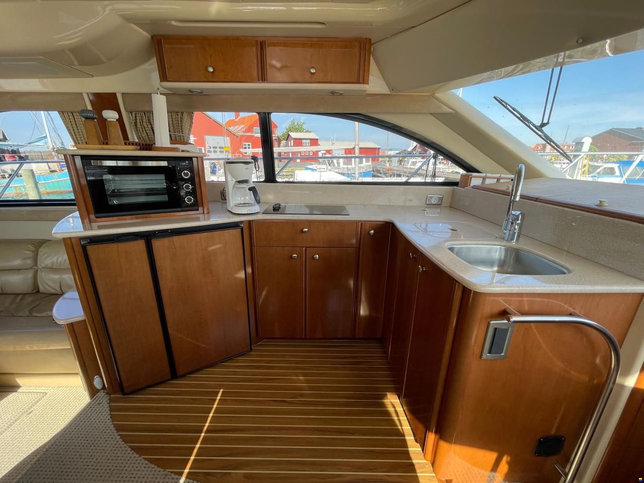 2005 Meridian 411, 2005, cummins 2 x 450, 135, DKK 1.750.000,-
