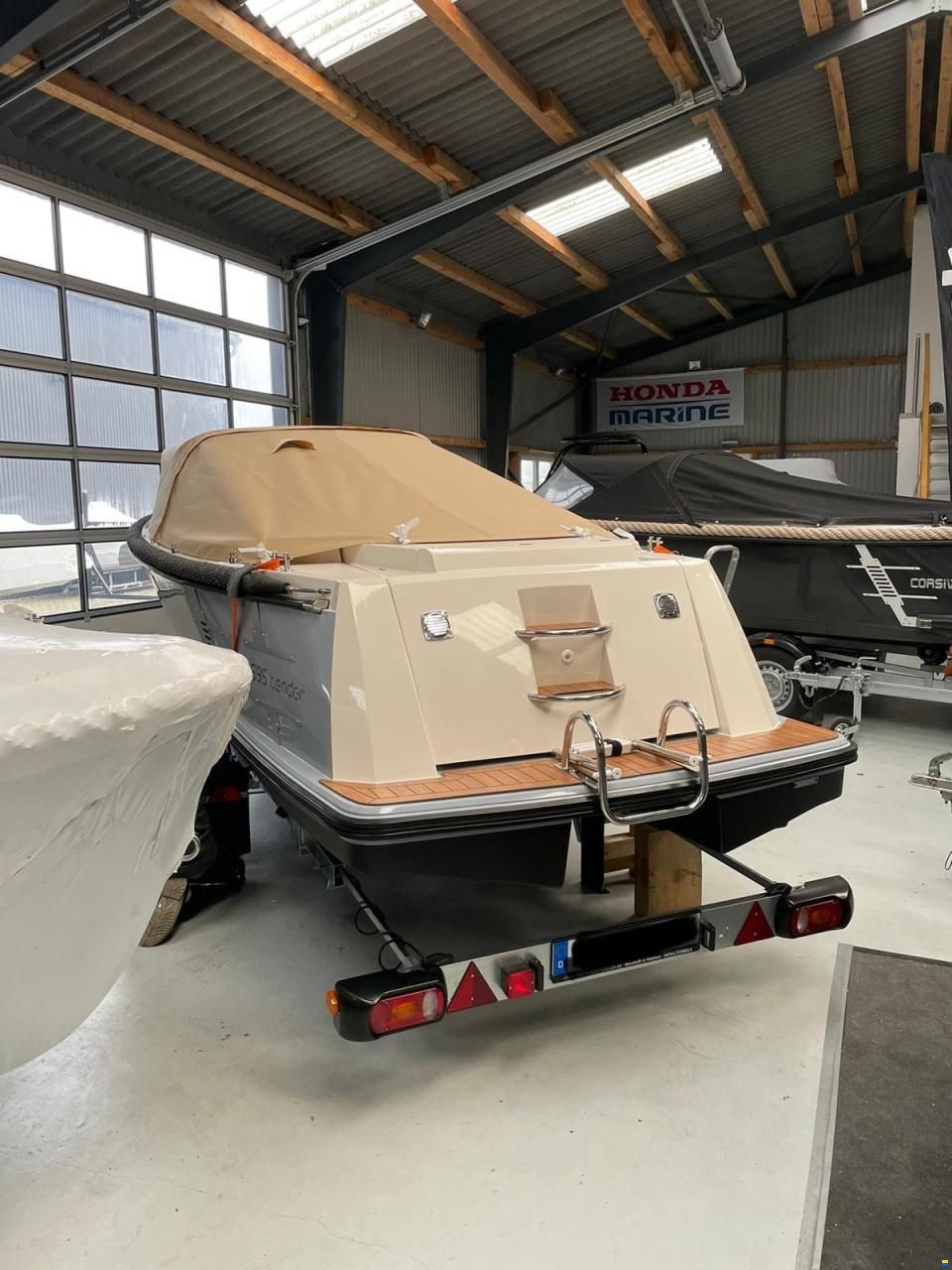 2022 Corsiva 595 Tender, EUR 27.500,-