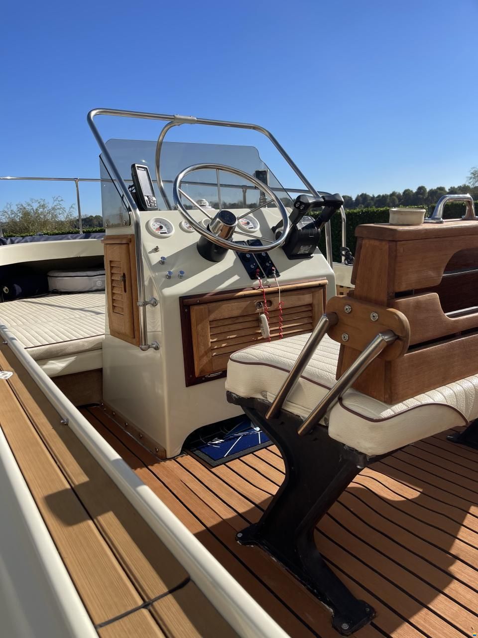 Boston Whaler OUTRAGE 21