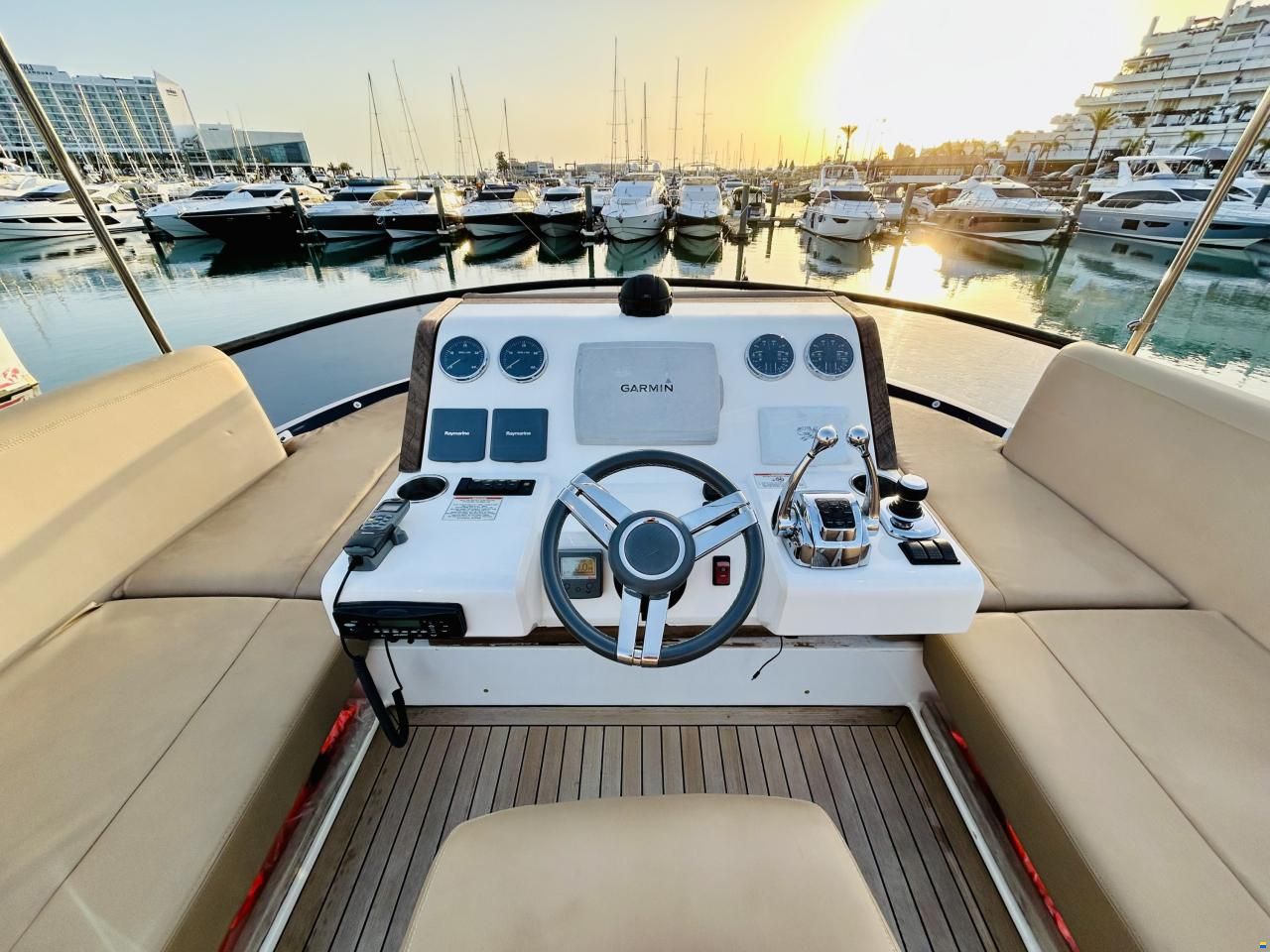 2010 Sealine F46, EUR 395.000,-
