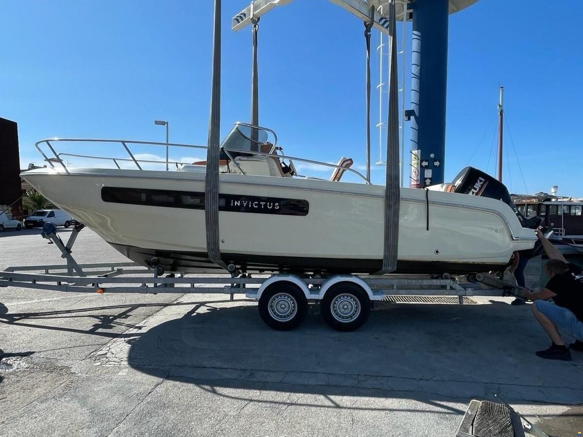2021 Invictus Capoforte CX 240, EUR 98.000,-