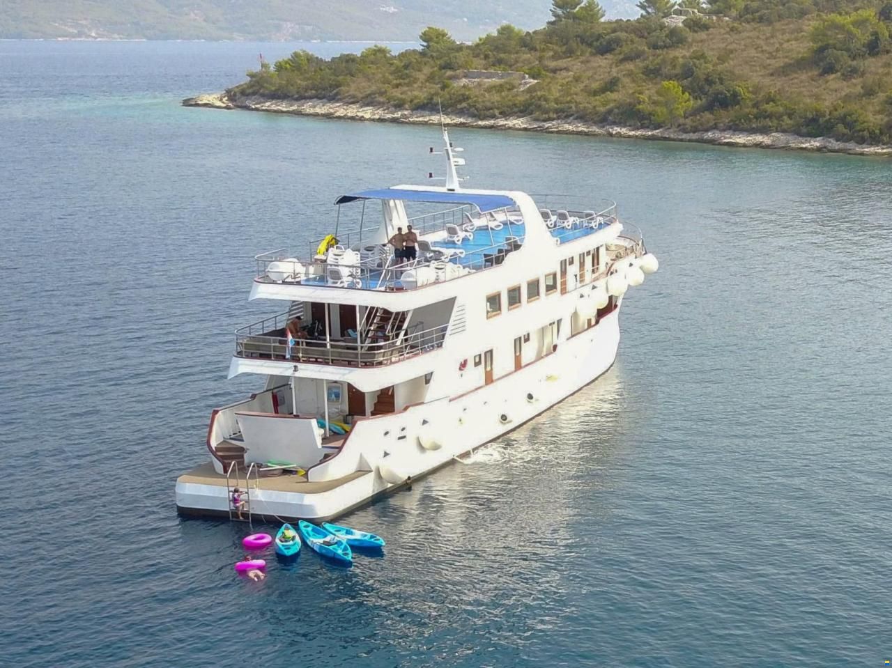 1994 Small Cruise ship, EUR 800.000,-