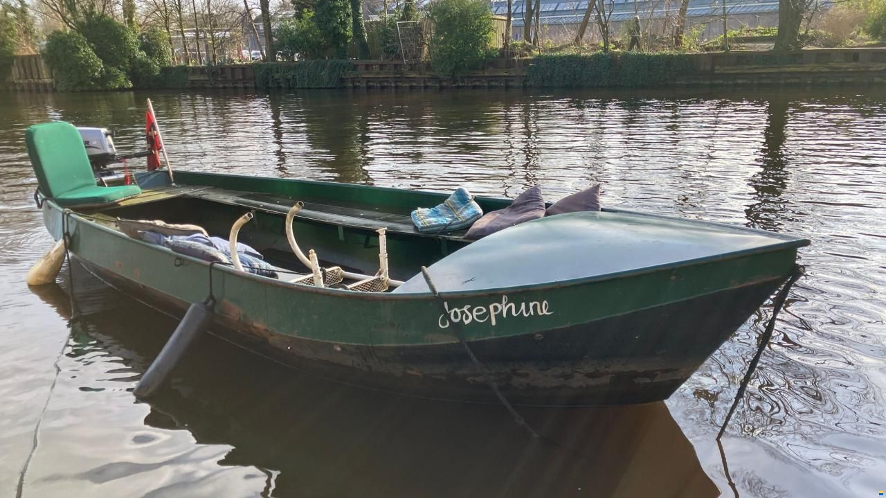 2004 Grachtenboot 520, EUR 100,-