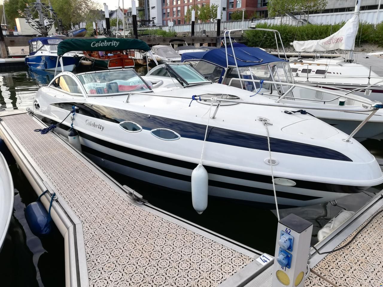 2000 Celebrity 240, EUR 29.900,-