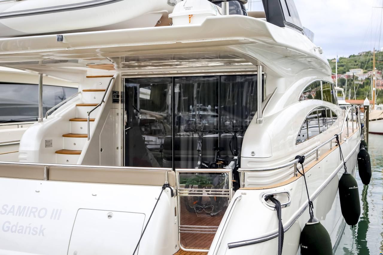 2006 Princess 21M Custom, EUR 900.000,-