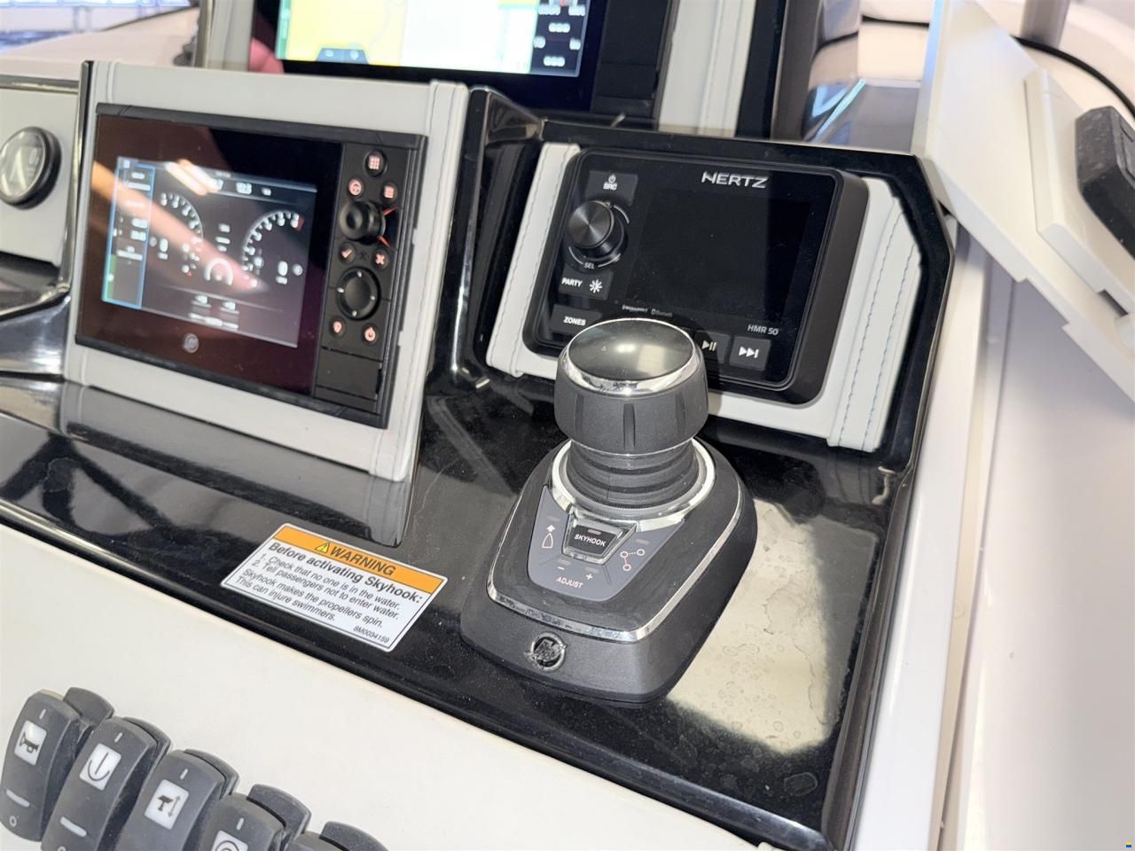 2024 Ranieri Next 330 LX, 249 000 EUR
