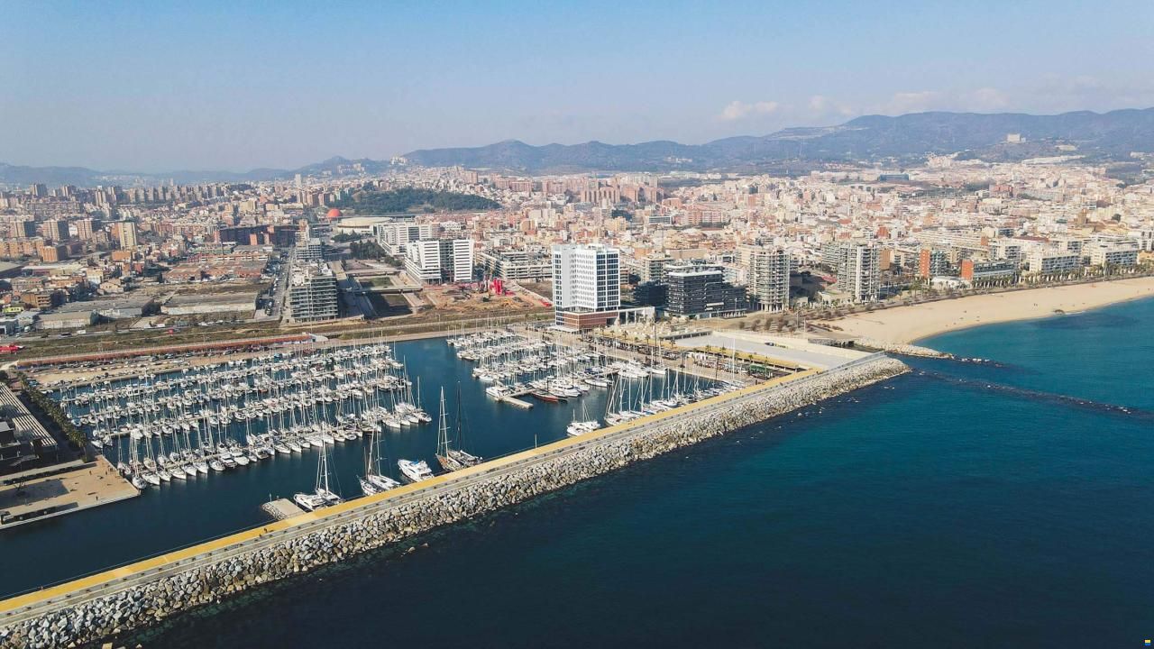 Alquiler amarre 12x4 en Marina Badalona, EUR 380,-