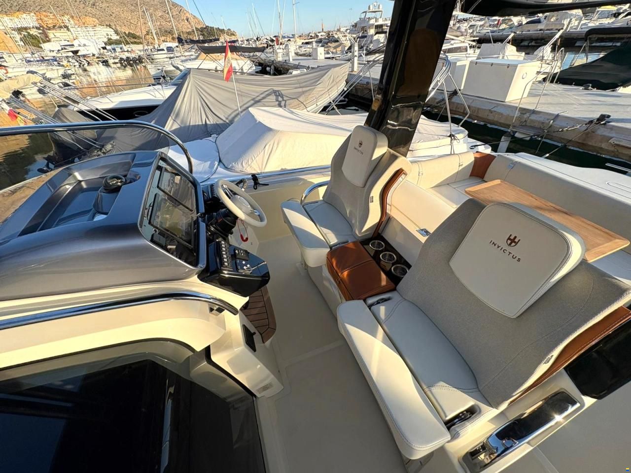 2025 Invictus 320 GT, EUR 360.000,-