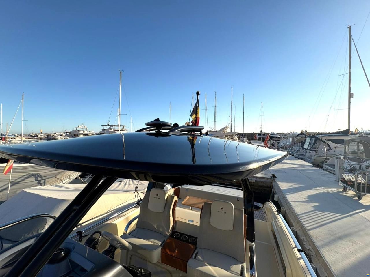 2025 Invictus 320 GT, EUR 360.000,-
