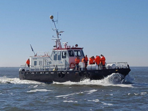 1982 Pilot/Crew Tender, 85 000