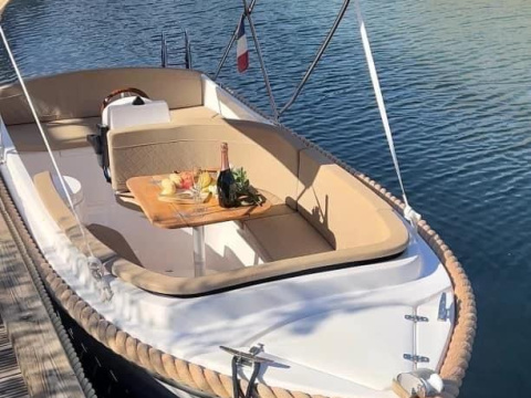 2024 KRÜGER DELTA 485 EE, équipement de série, EUR 6.710,-