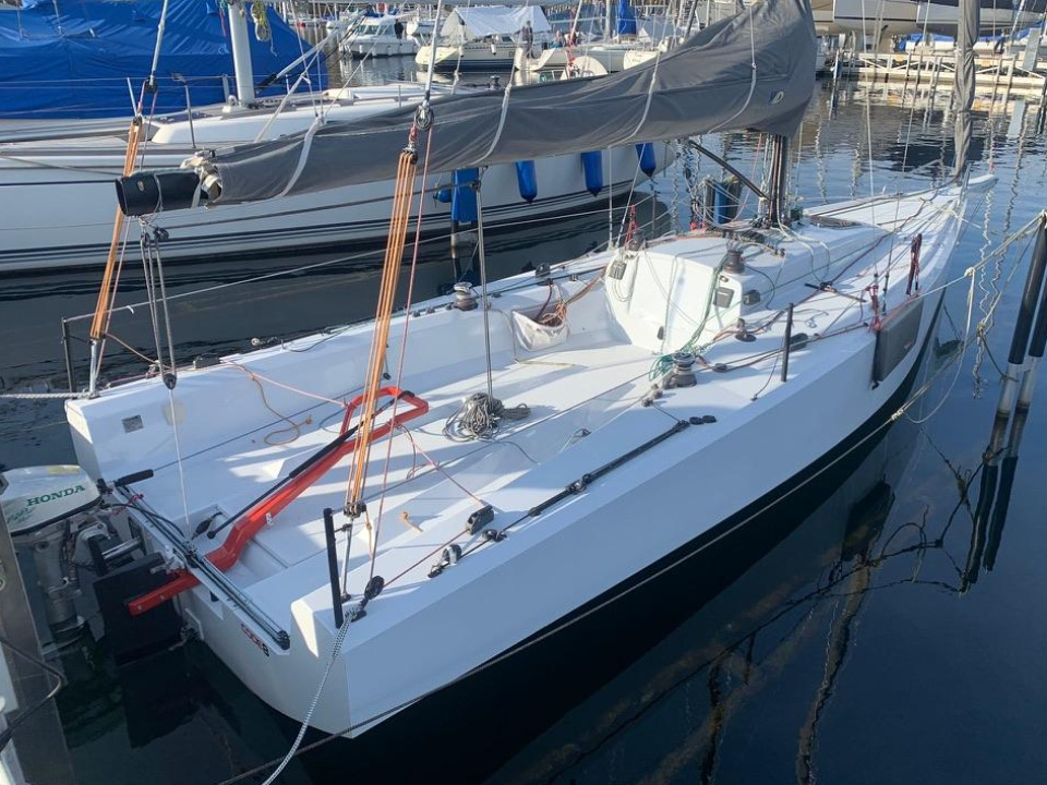 2014 Code 8 canting keel, CHF 65.000,-