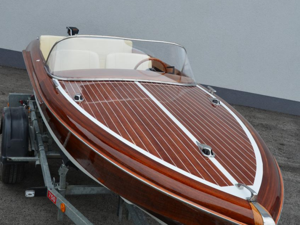 Holzboot, EUR 9.990,-