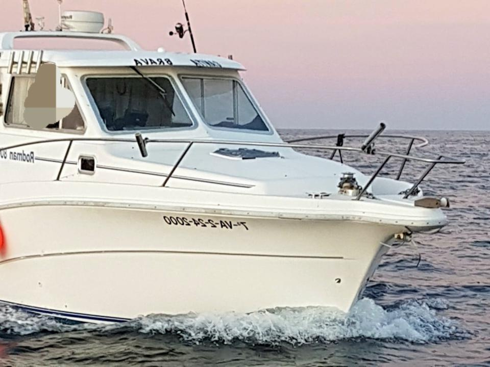 2000 Rodman 800 to sell