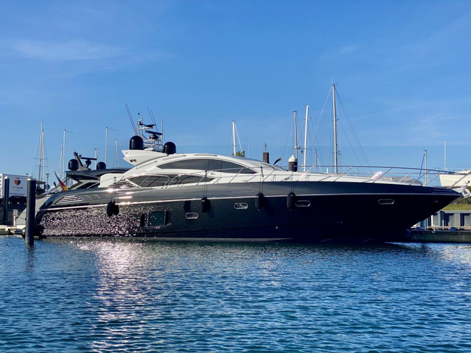 2011 Sunseeker Predator 74 " TITAN", EUR 1.329.000,-