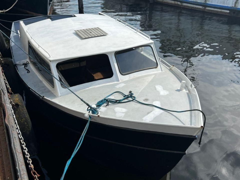 1900 Kajuitboot 850, EUR 1.000,-