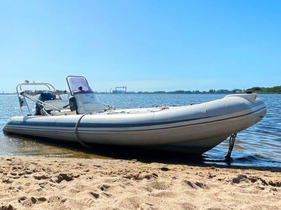 2012 Grand Marine S520, 9 900