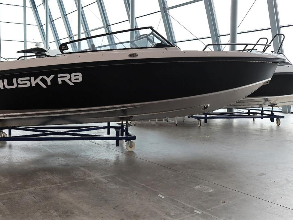 2022 Finnmaster Husky R8, EUR 91.649,-