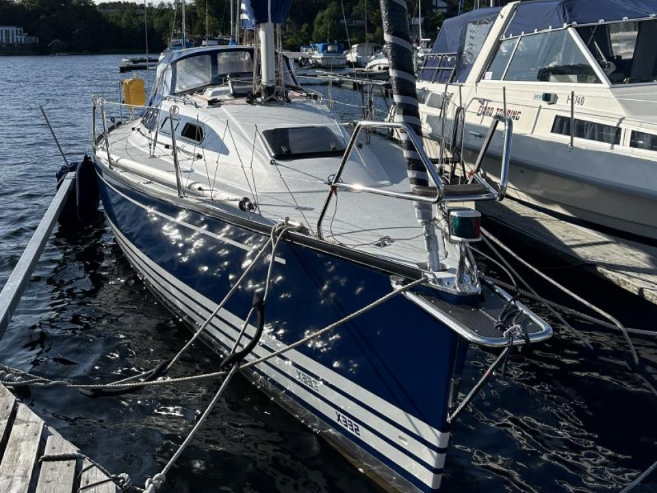 2002 X-Yachts X-332, EUR 80 000,-