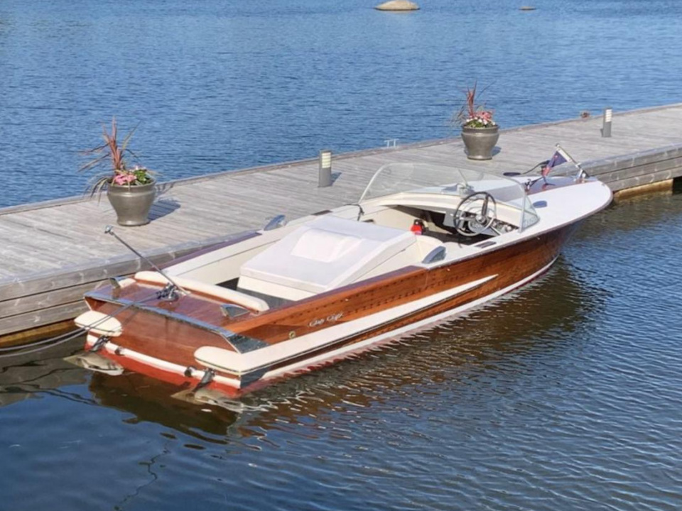 1963 Chris Craft Hoiday, 24 700