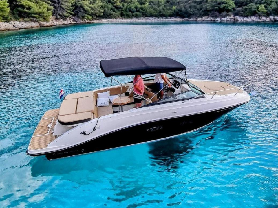 2021 Sea Ray 230 SSE Sunsport, 87 900