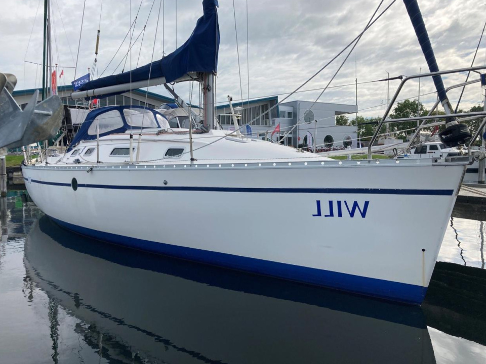 1994 Bénéteau First 310, Under Offer