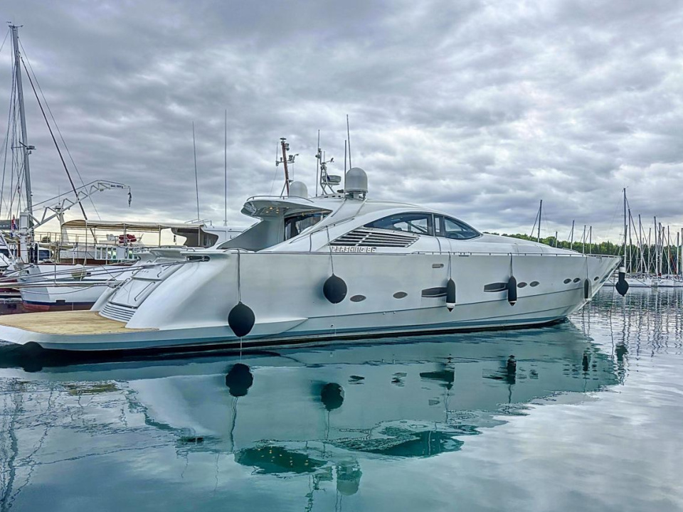 2004 Pershing 88, EUR 890.000,-