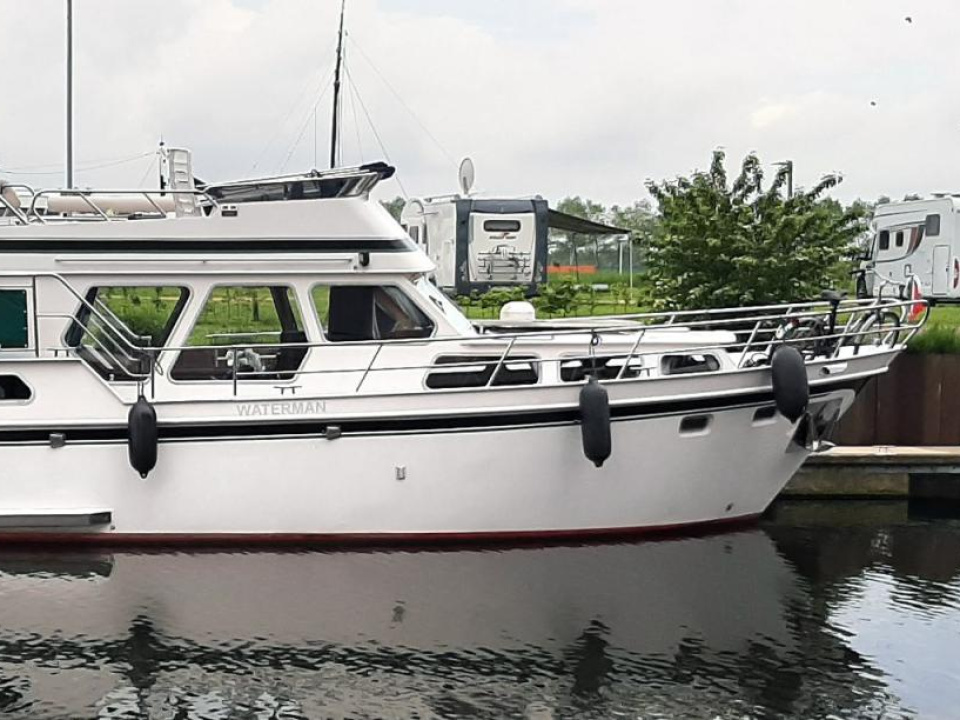 1984 Veha 1200 AK flybridge, EUR 69.750,-