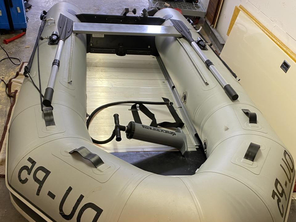 2020 Quicksilver 320, EUR 2.490,-